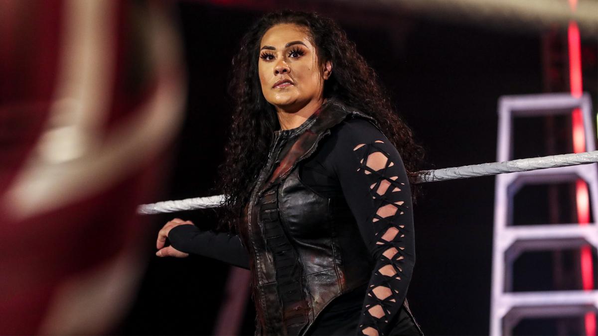 Tamina publie une vidéo promotionnelle étrange d'elle-même dans un ...