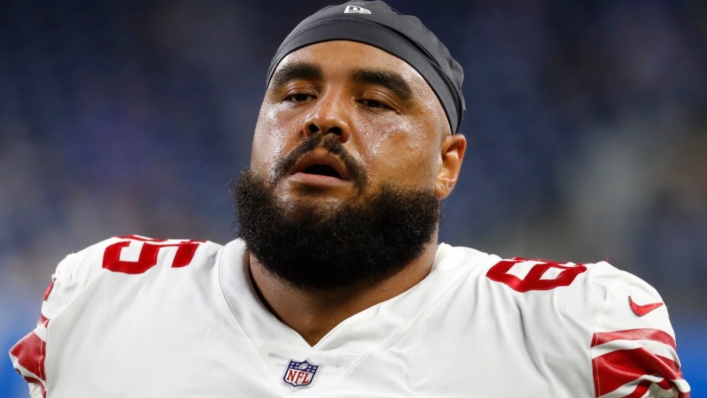 L'ancien géant de New York AJ Francis remporte ses débuts à la WWE à ...