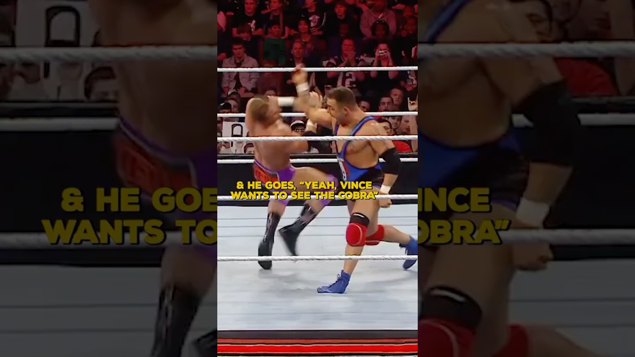 Le tout premier Cobra de Santino Marella à la WWE : un moment ...